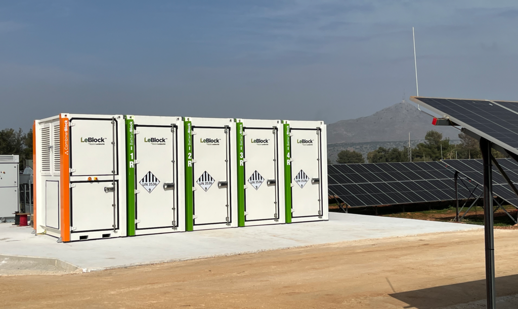 Erste Installation des Leclanché LeBlock-Batteriespeichersystems geht ...